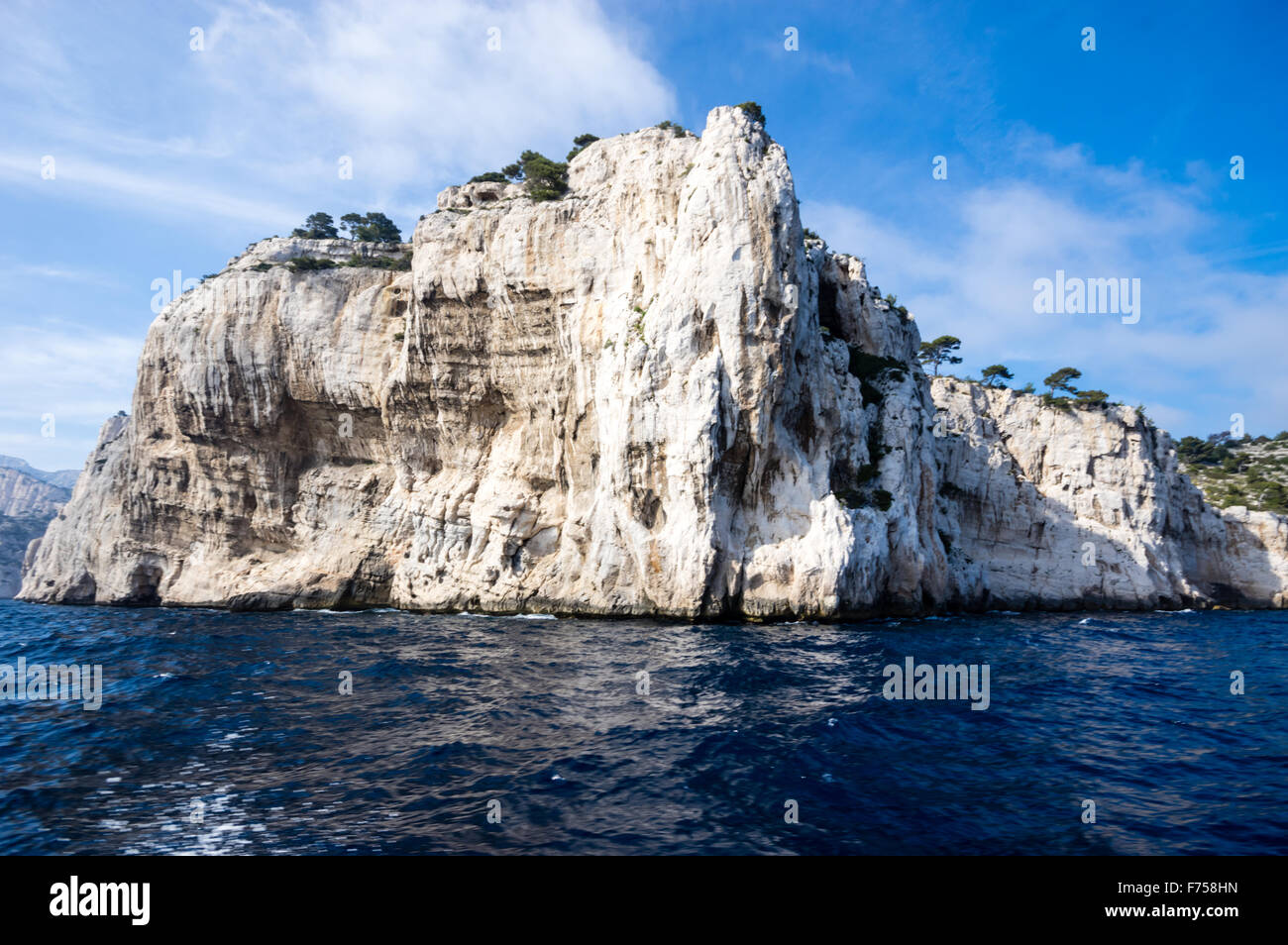 Cassis rocks boat trip hi-res stock photography and images - Alamy