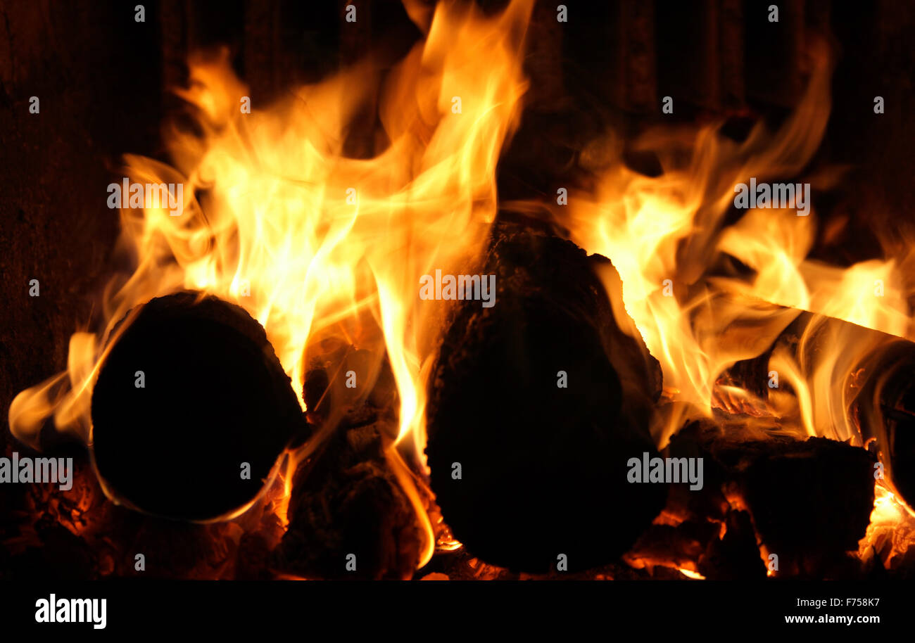 Bonfire logs burning in fireplace hi-res stock photography and images ...
