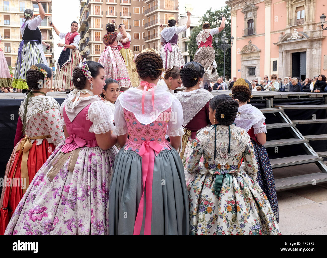 Traditional Spanish Dance, Plaza de la Virgen, Valencia, Spain Stock ...
