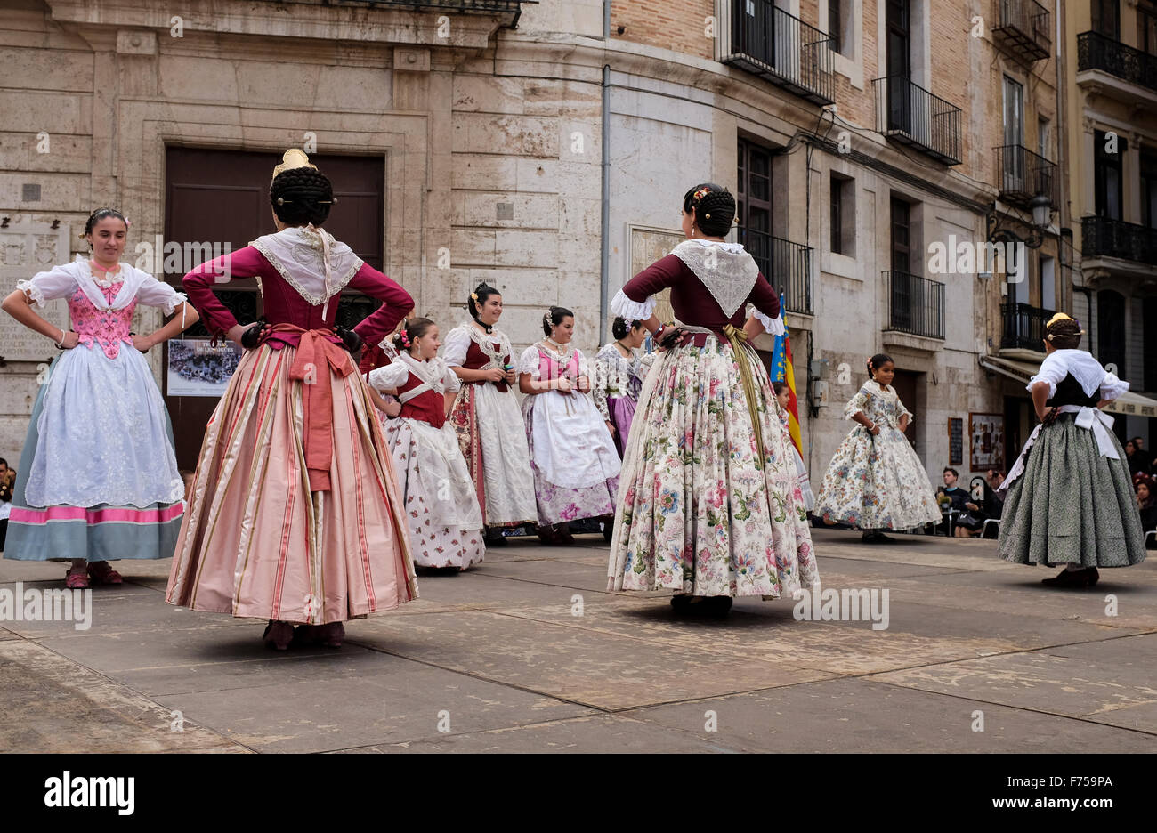 Traditional Spanish Dance, Plaza de la Virgen, Valencia, Spain Stock ...