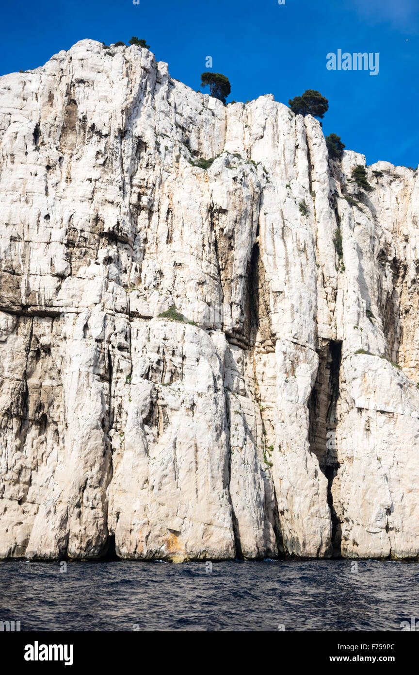 Cassis rocks boat trip hi-res stock photography and images - Alamy