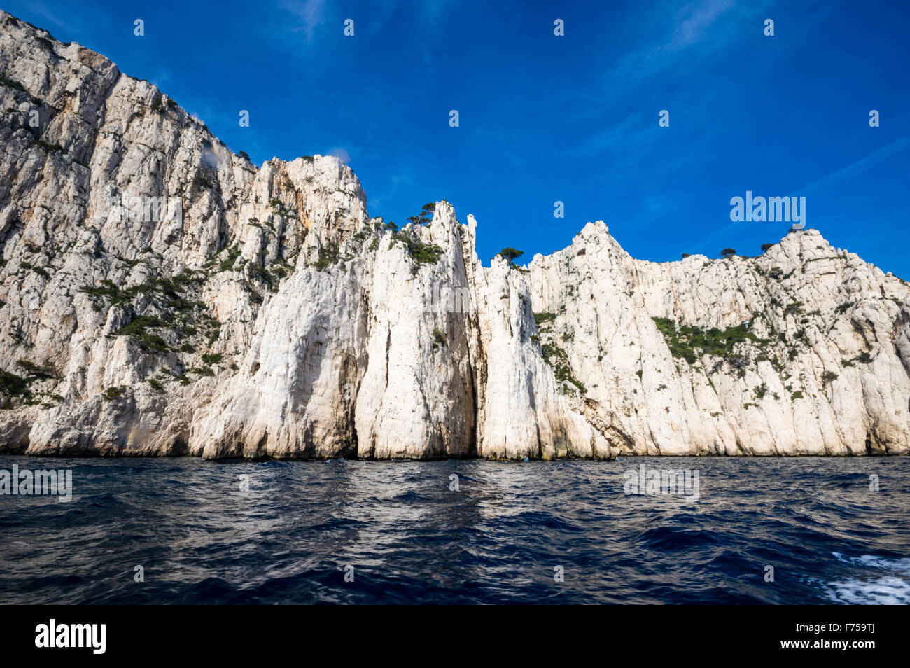 Cassis rocks boat trip hi-res stock photography and images - Alamy