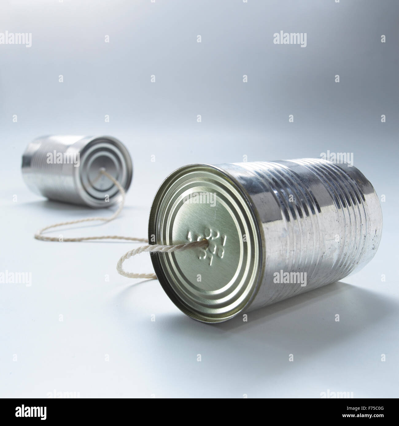 Cans and string hi-res stock photography and images - Alamy