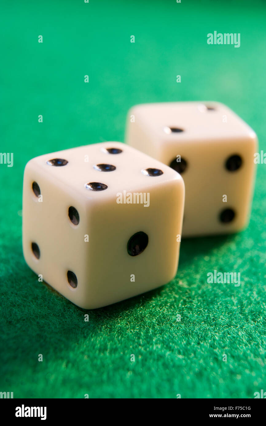 Two dice 2 dice hi-res stock photography and images - Alamy