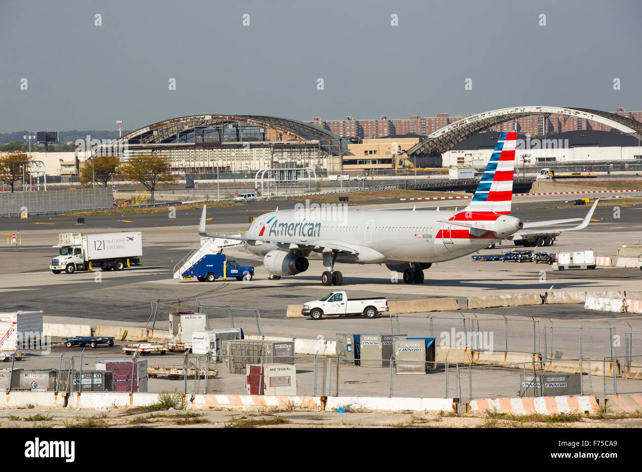 Airport catering truck hi-res stock photography and images - Alamy