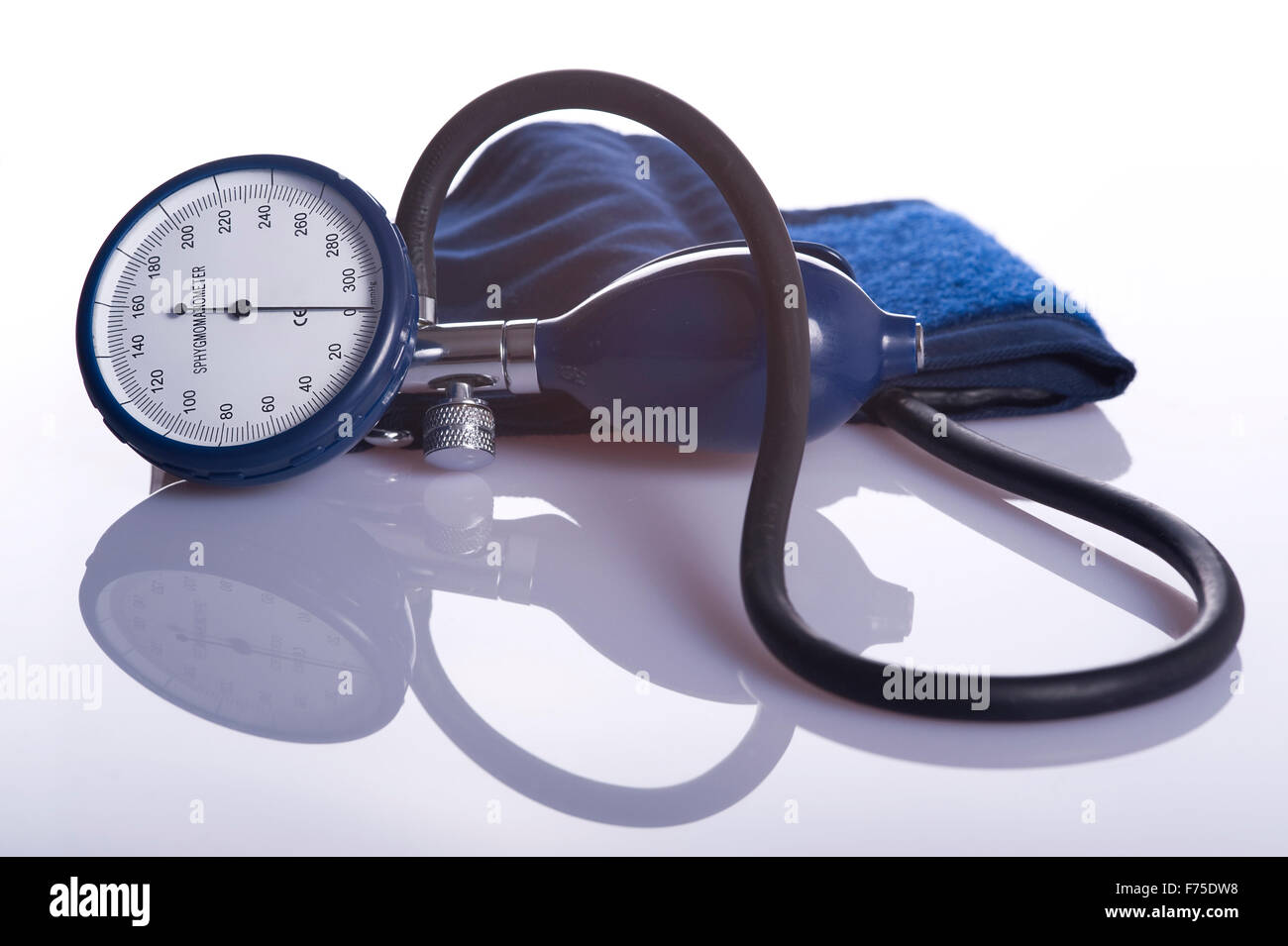 Sphygmomanometer Stock Photos & Sphygmomanometer Stock Images - Alamy