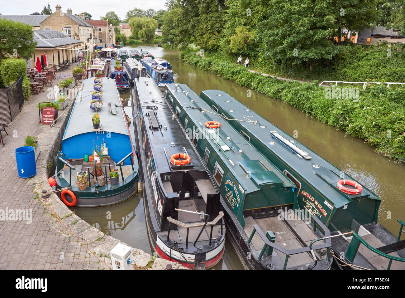 Narrowboats at Sydney Wharf on Kennet and Avon canal, Bath Somerset ...