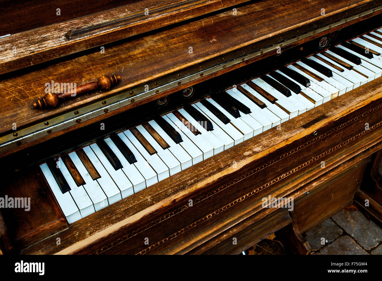Old piano hi-res stock photography and images - Alamy
