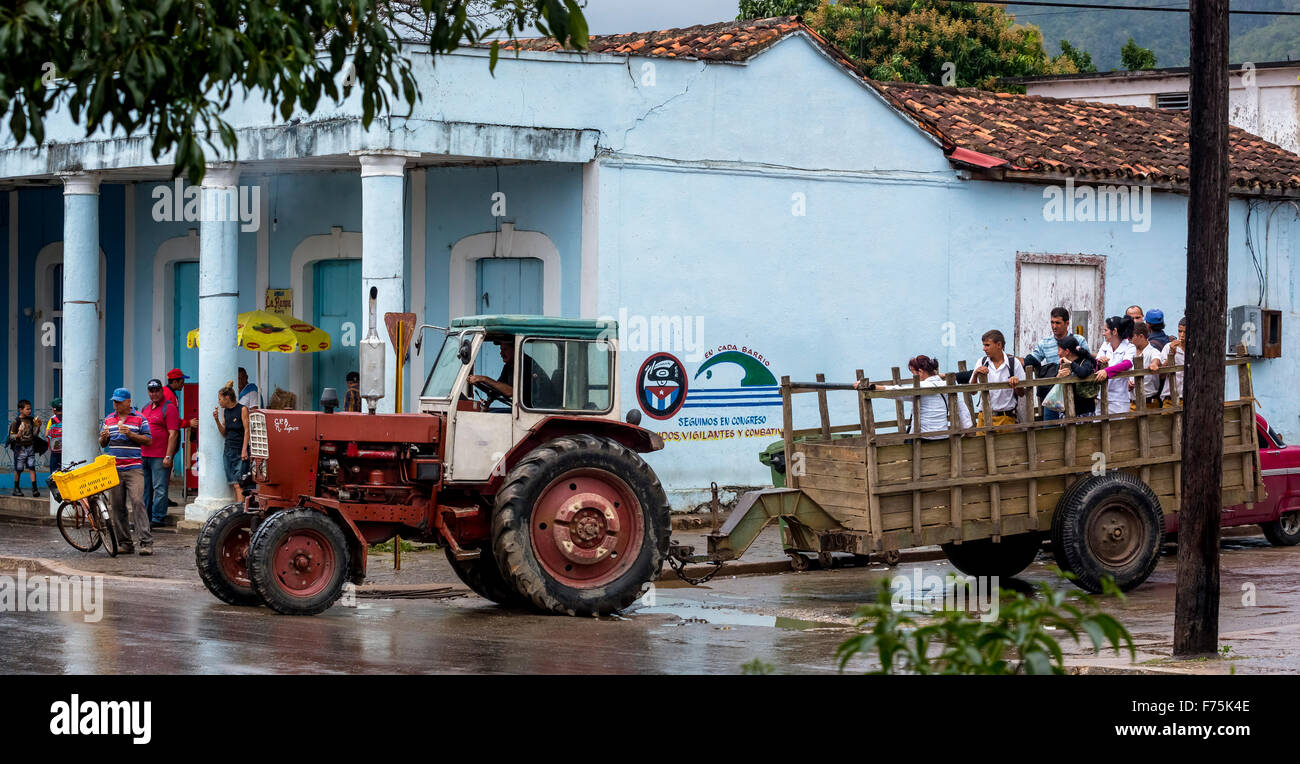 Students on uniaxial trailer, Cuban students vans, school bus, public ...