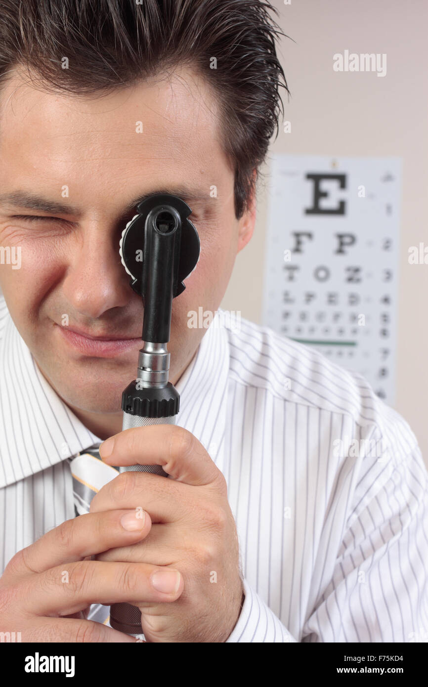 Ophthalmologist using eye chart hi-res stock photography and images - Alamy