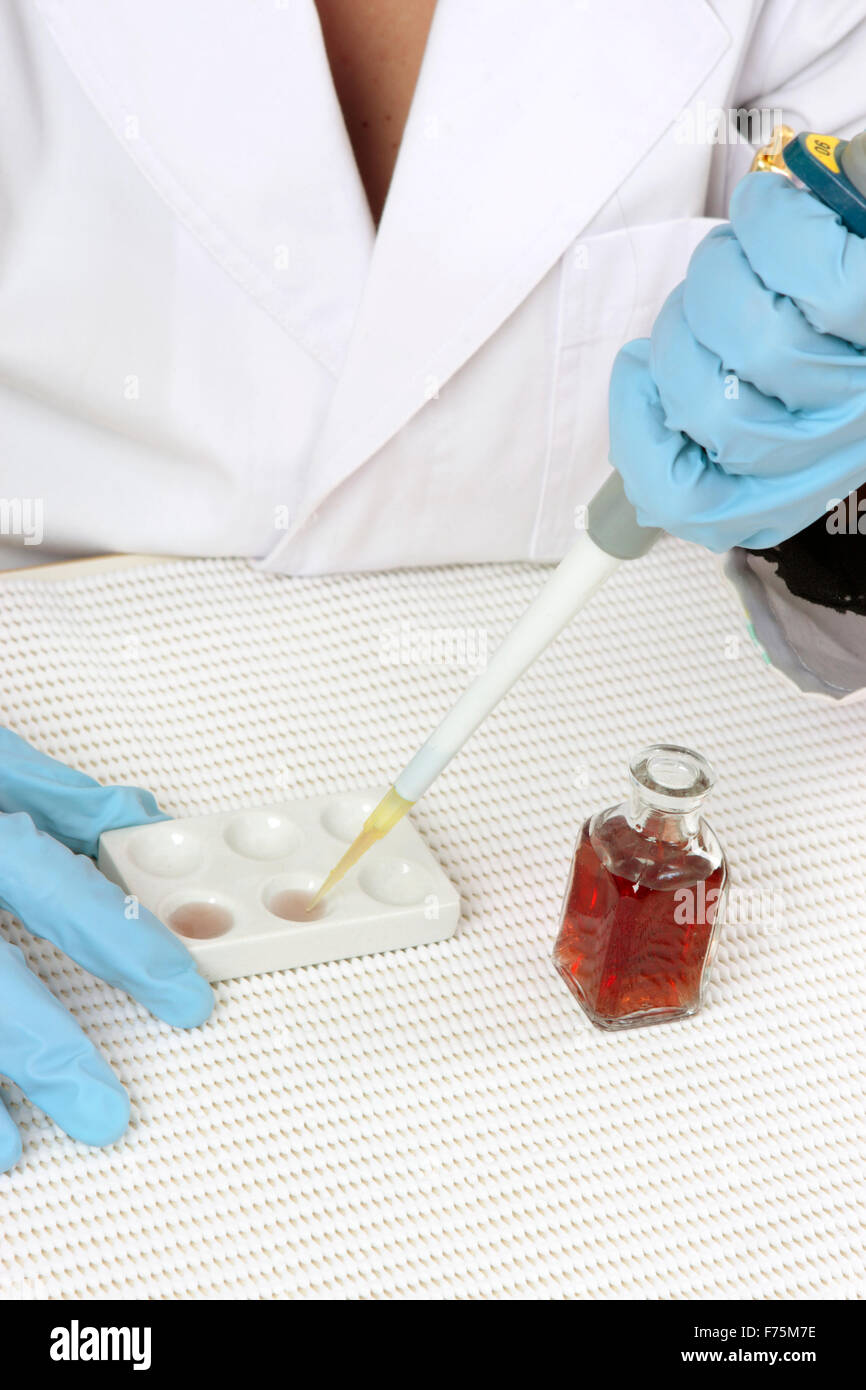 Tissue culture lab hi-res stock photography and images - Alamy