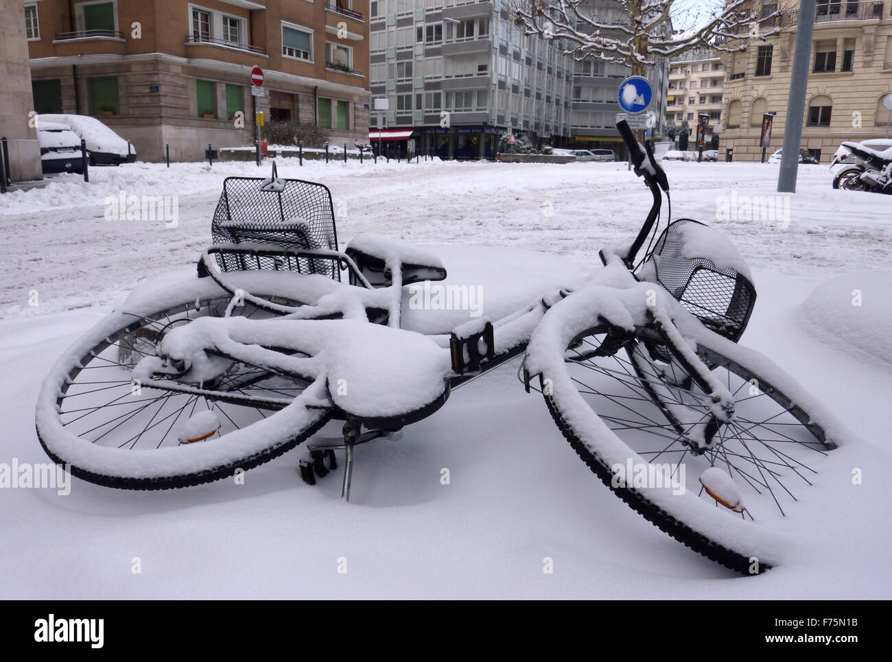 Fallen bicycle covered by snow Stock Photo - Alamy