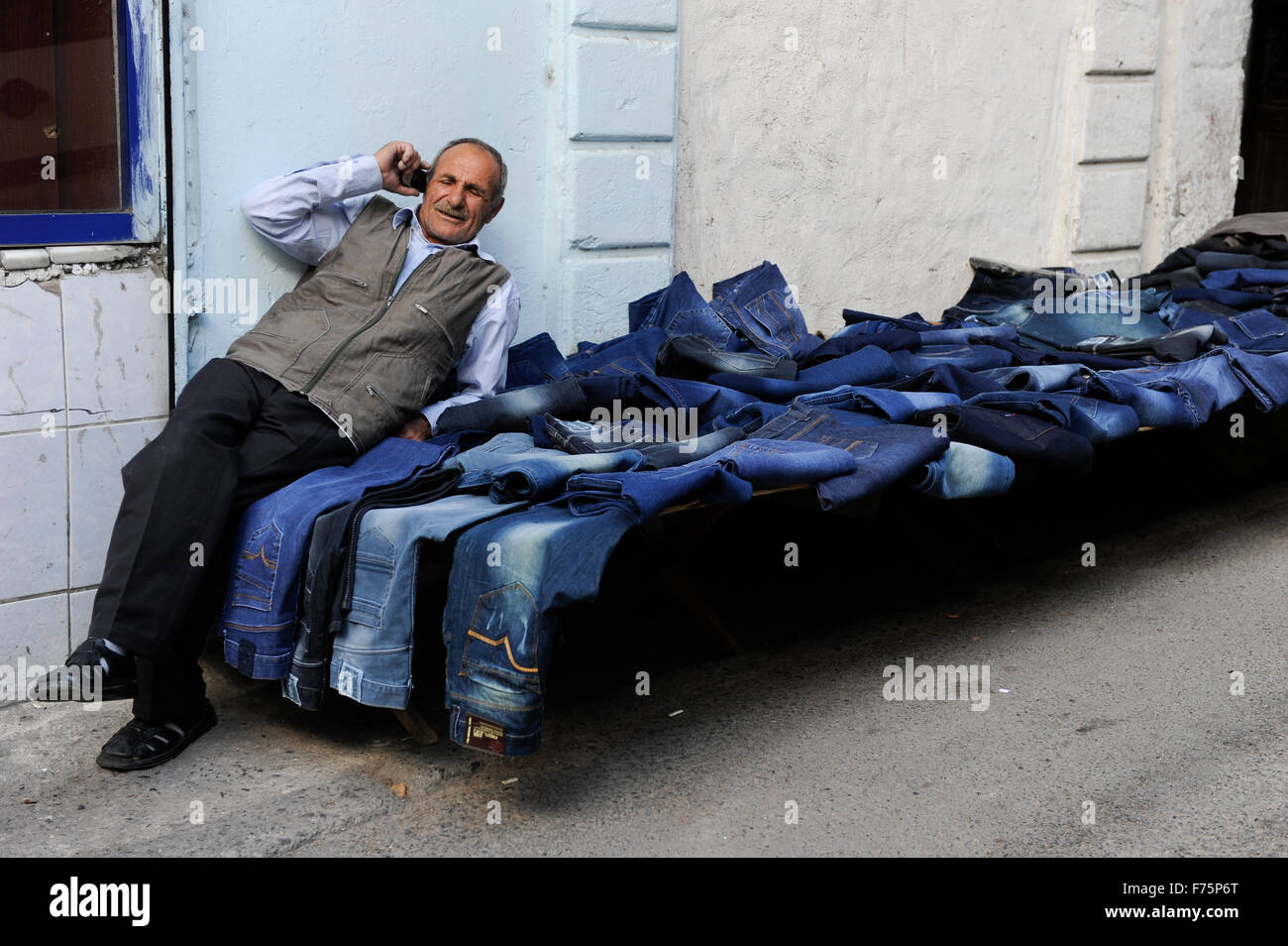 Istanbul turkey jeans hi-res stock photography and images - Alamy
