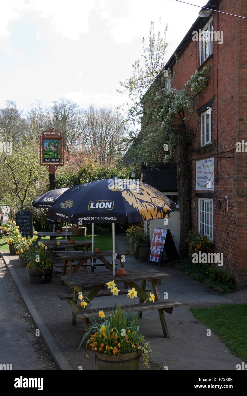 Pear tree inn hook norton hi-res stock photography and images - Alamy