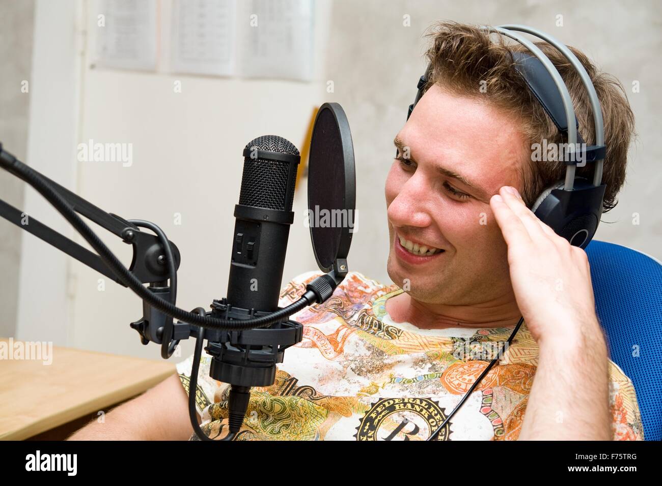 man with microphone Stock Photo - Alamy
