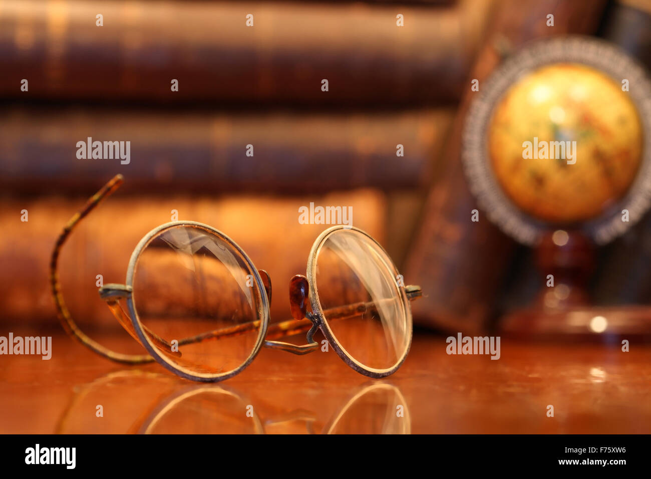 Focus lens hi-res stock photography and images - Alamy