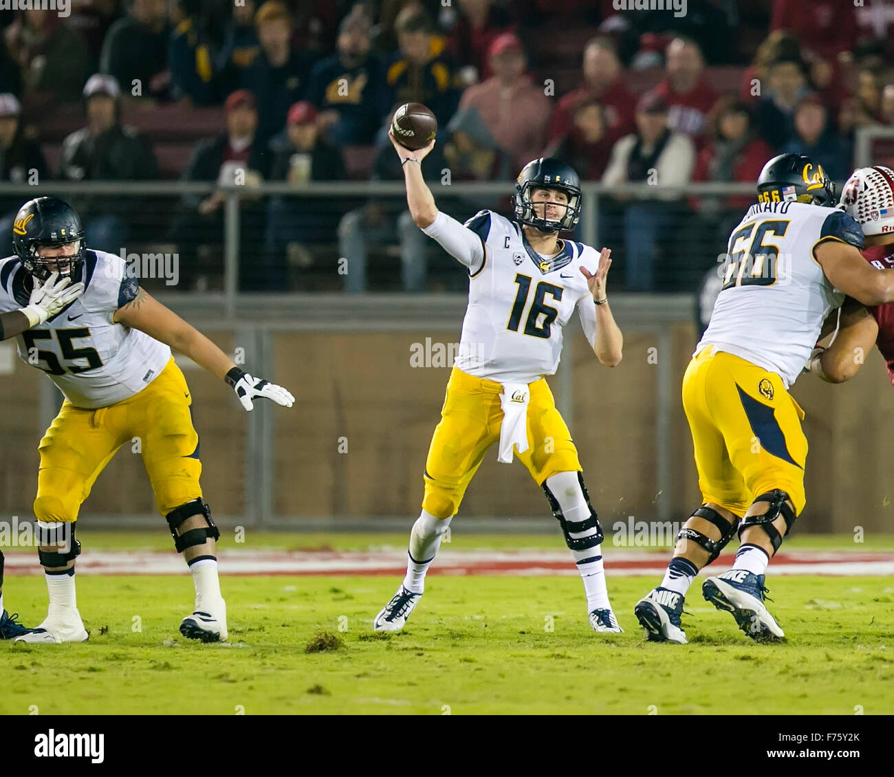 Palo Alto, CA. 21st Nov, 2015. California Golden Bears quarterback ...