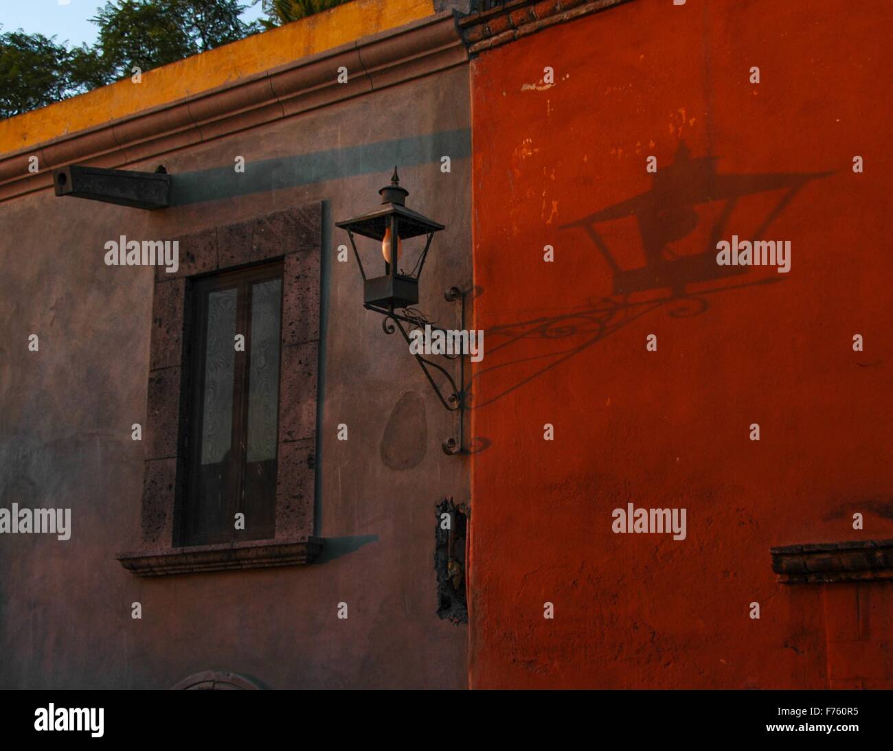 Cast iron antique street lights hi-res stock photography and images - Alamy