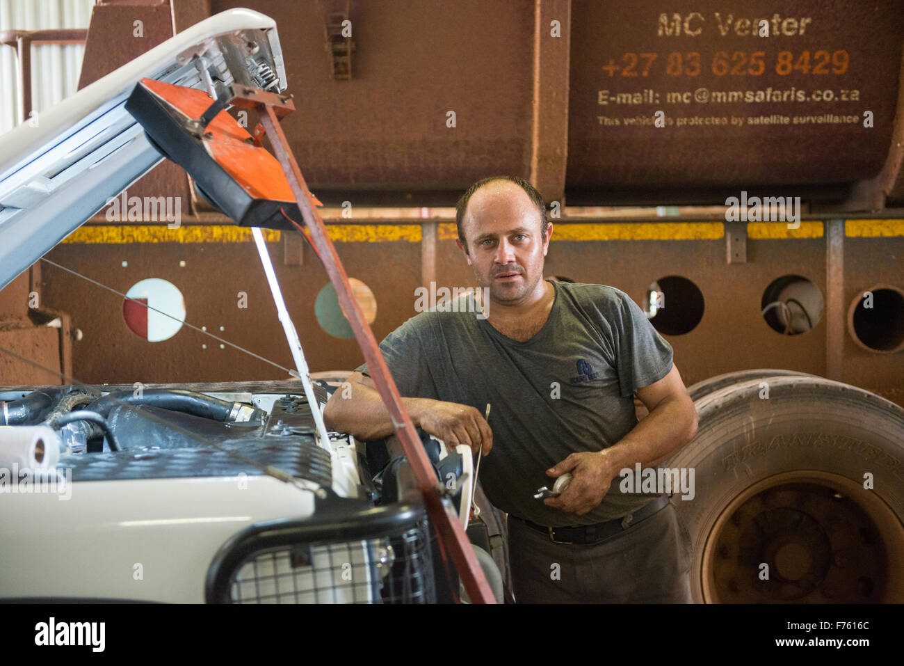Truck mechanic hi-res stock photography and images - Alamy