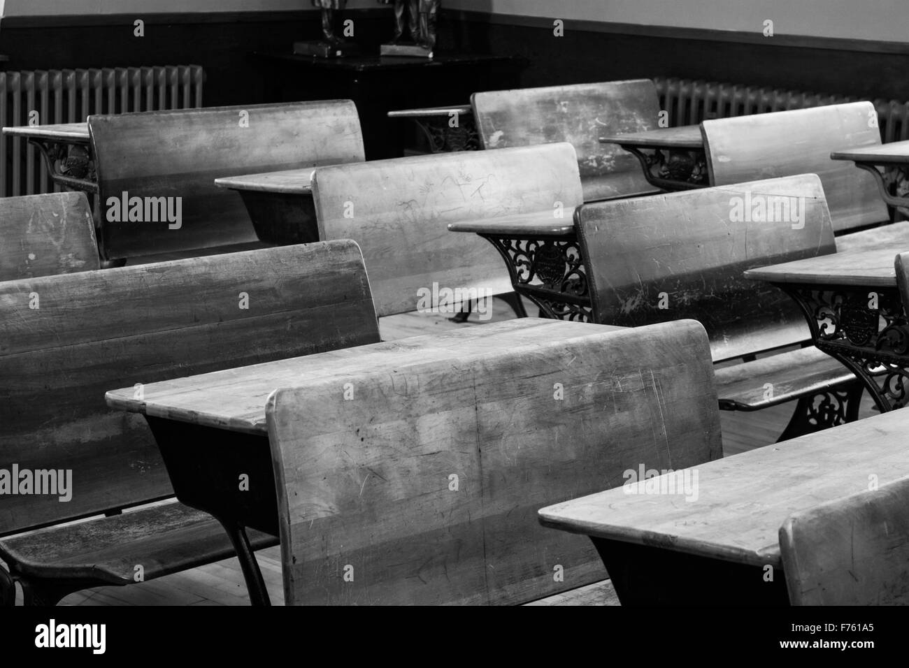 Desks in rows hi-res stock photography and images - Alamy