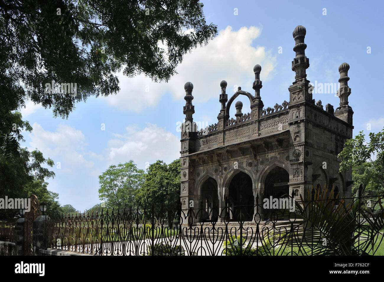 Damdi masjid hi-res stock photography and images - Alamy