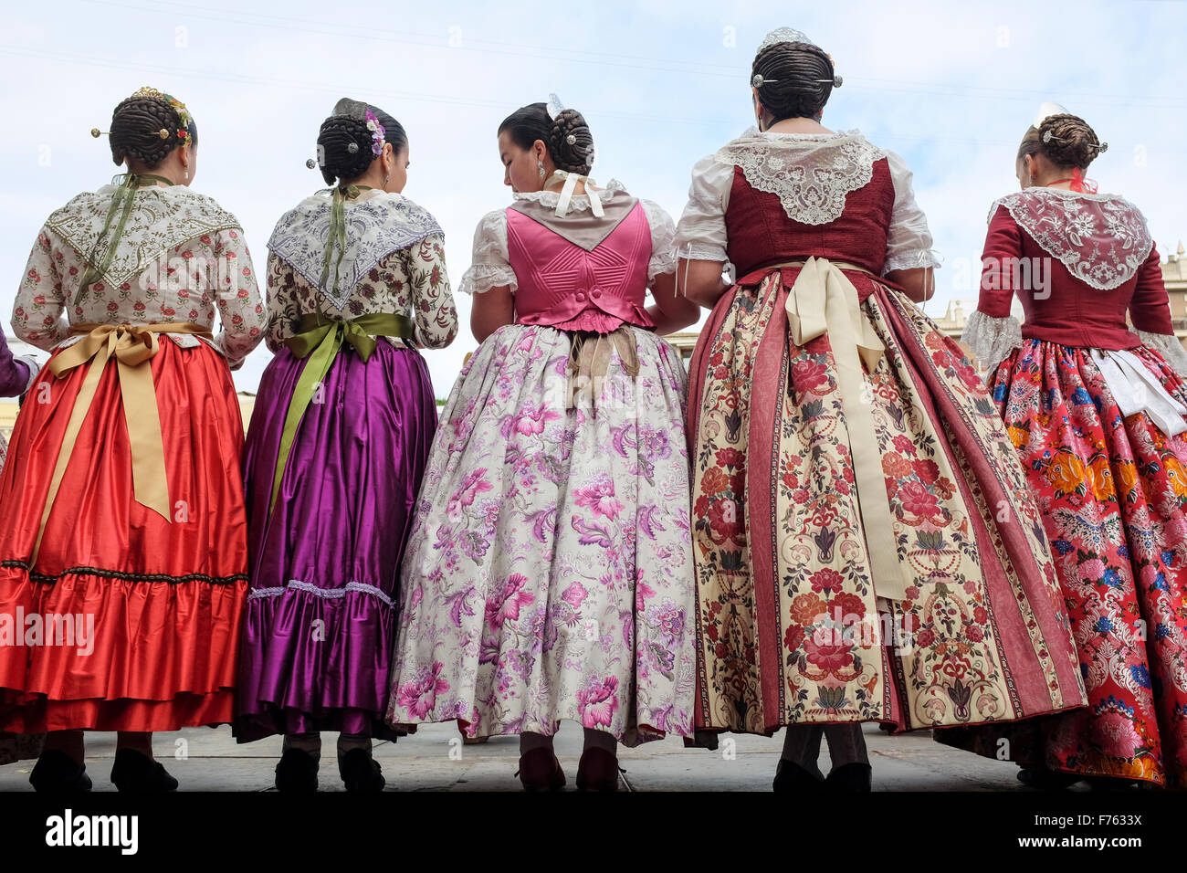 Traditional Spanish Dance, Plaza de la Virgen, Valencia, Spain Stock ...