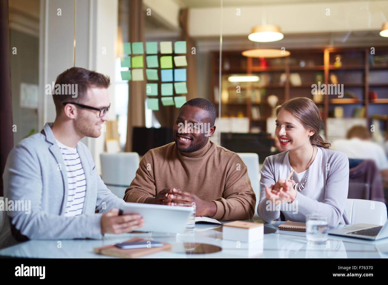 Happy employees hi-res stock photography and images - Alamy