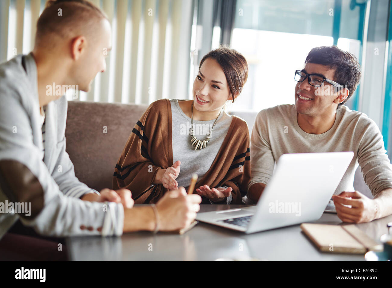 Informal atmosphere hi-res stock photography and images - Alamy