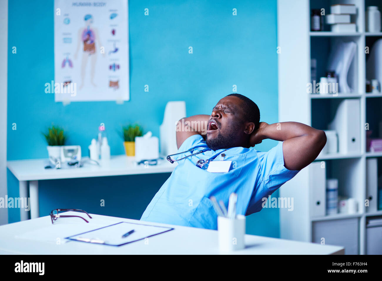 People Uniform Yawning High Resolution Stock Photography and Images - Alamy