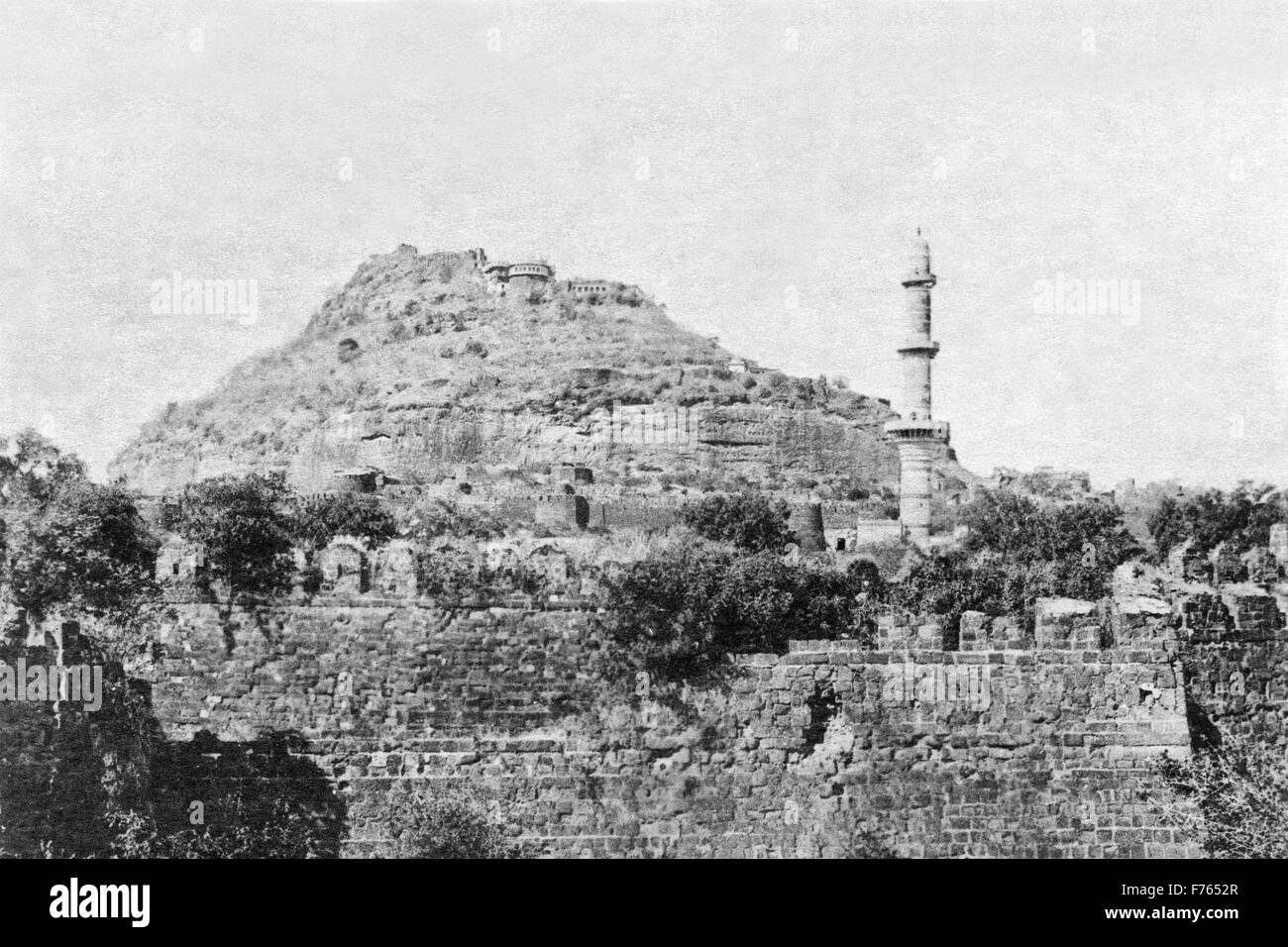 Daulatabad fort wall, chand minar, aurangabad, maharashtra, india, asia ...