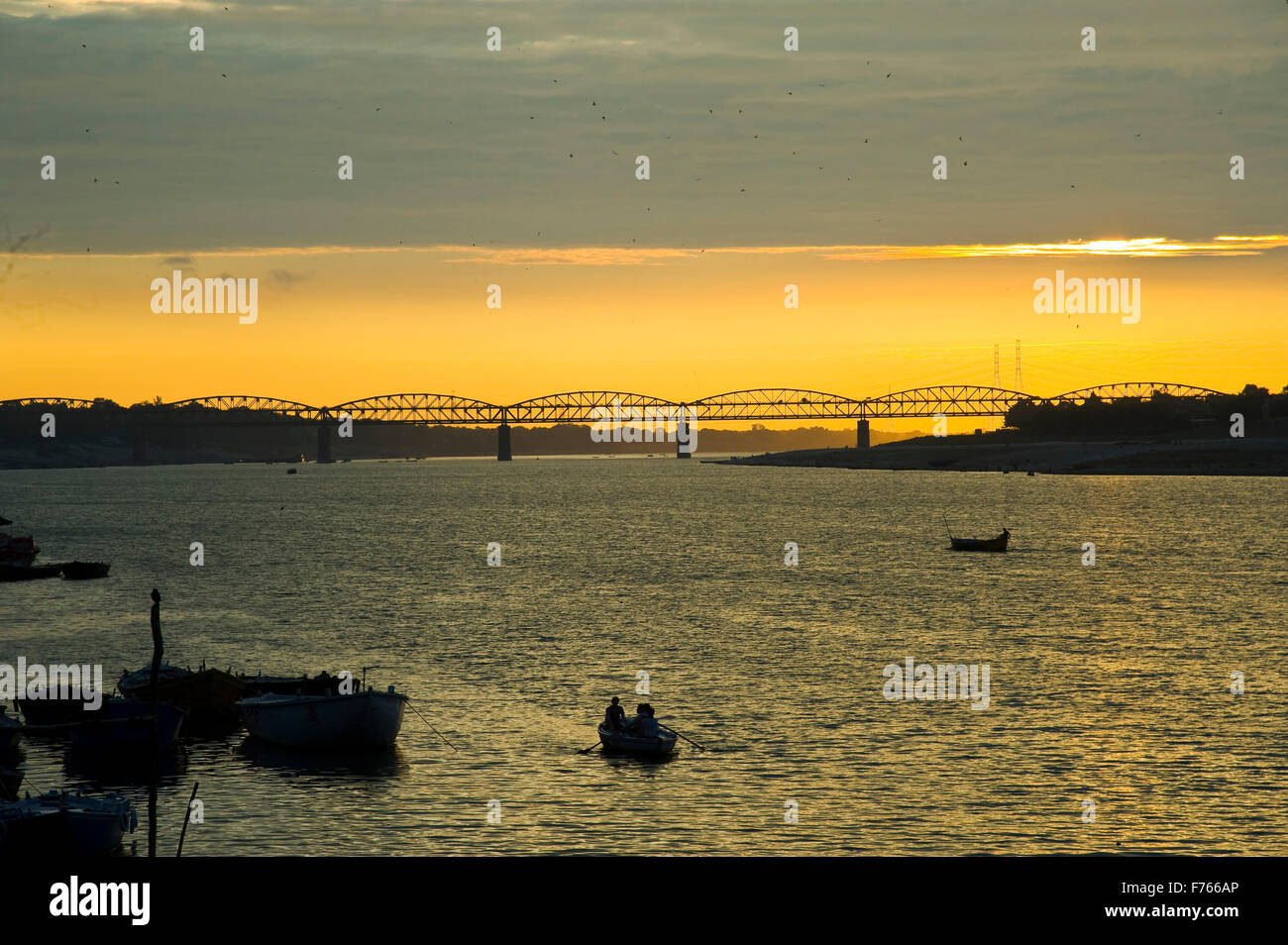 Railway bridge ganga river, varanasi, uttar pradesh, india, asia Stock ...