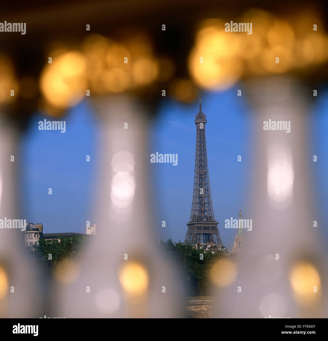 Eiffel tower and pont alexandre 111 hi-res stock photography and images ...