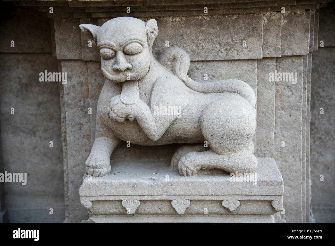 Kashi karvat temple varanasi uttar hi-res stock photography and images ...