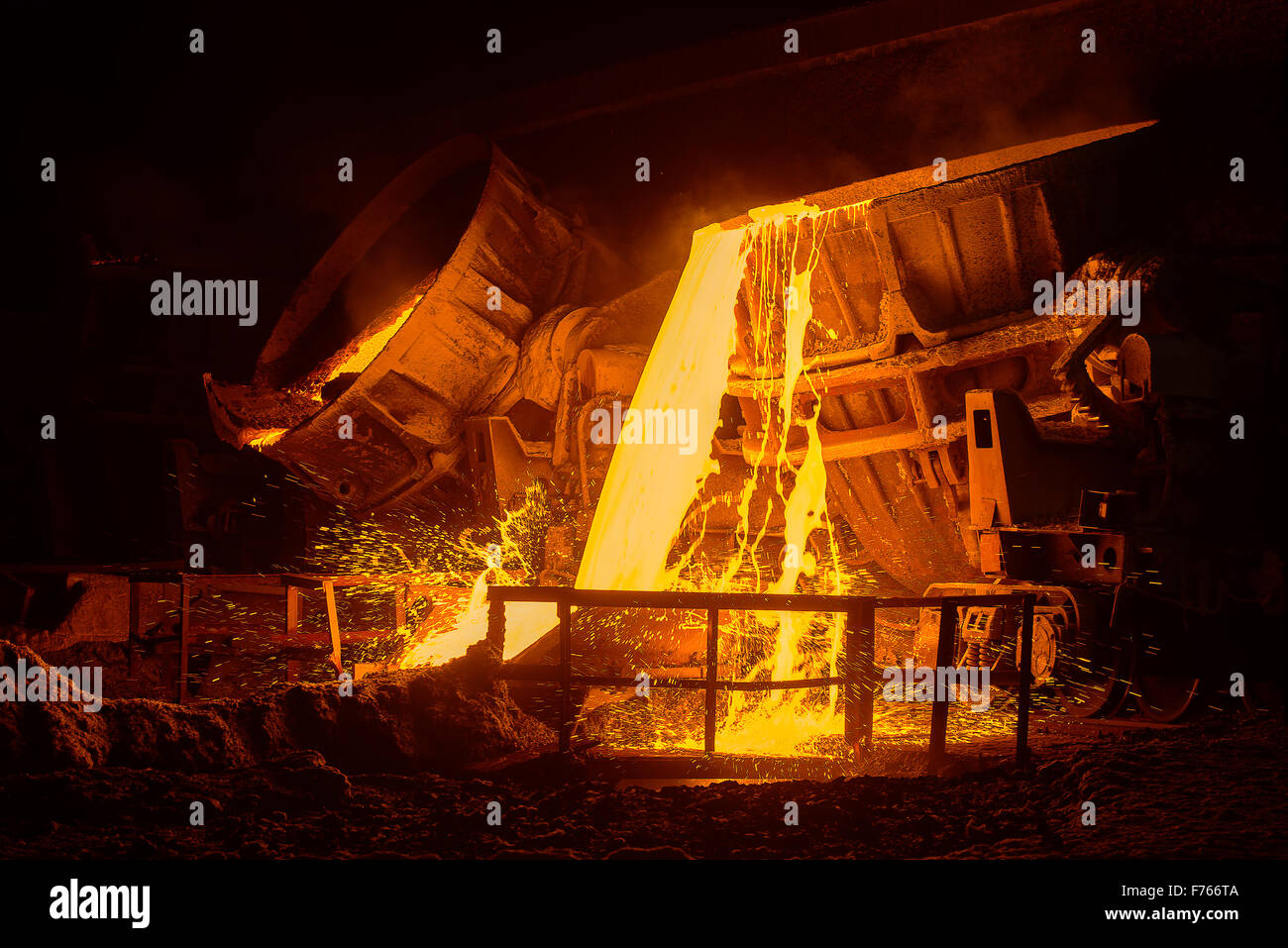 Crucible steel hi-res stock photography and images - Alamy