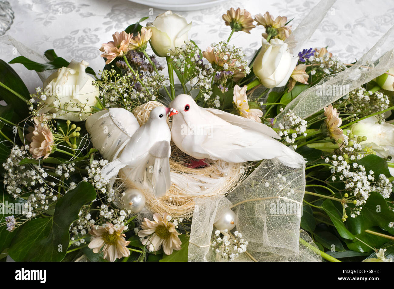 Dove decoration hi-res stock photography and images - Alamy