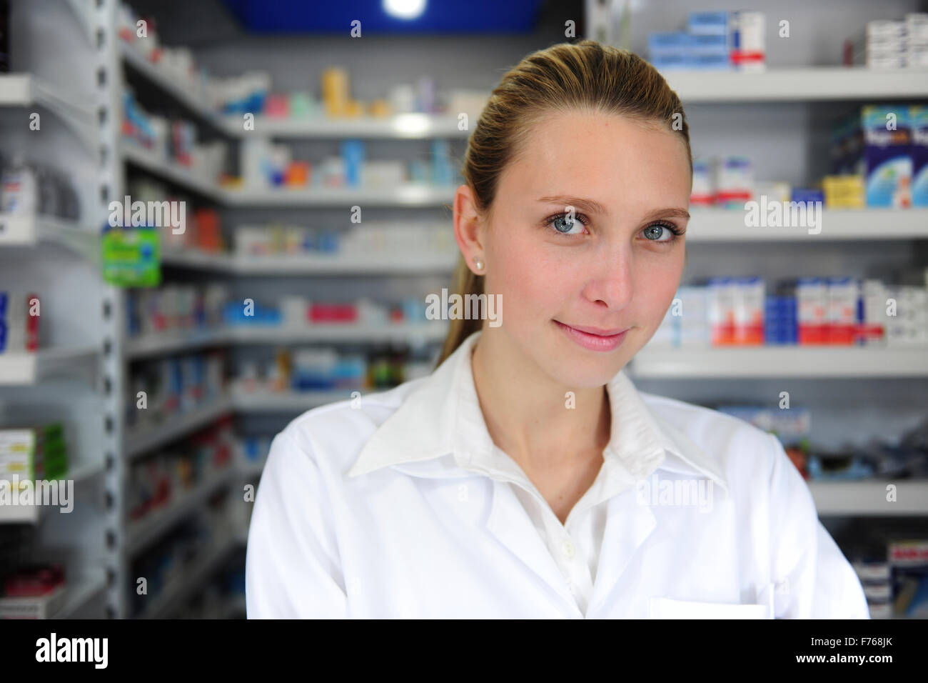 portrait of a female pharmacist at pharmacy Stock Photo - Alamy