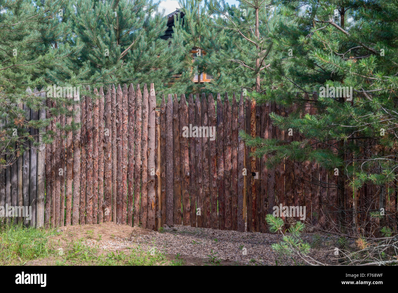 Log palisade hi-res stock photography and images - Alamy