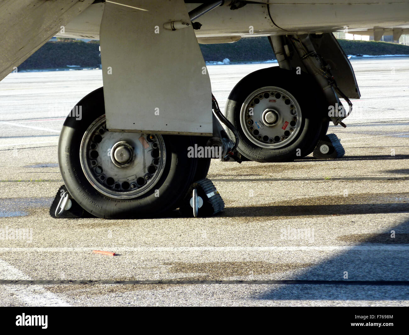 Wheels of a small airplane Stock Photo - Alamy
