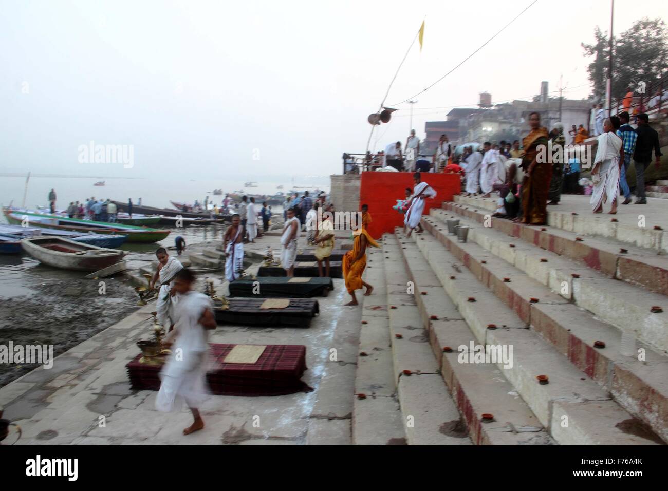 Diwali festival lights in varanasi hi-res stock photography and images ...