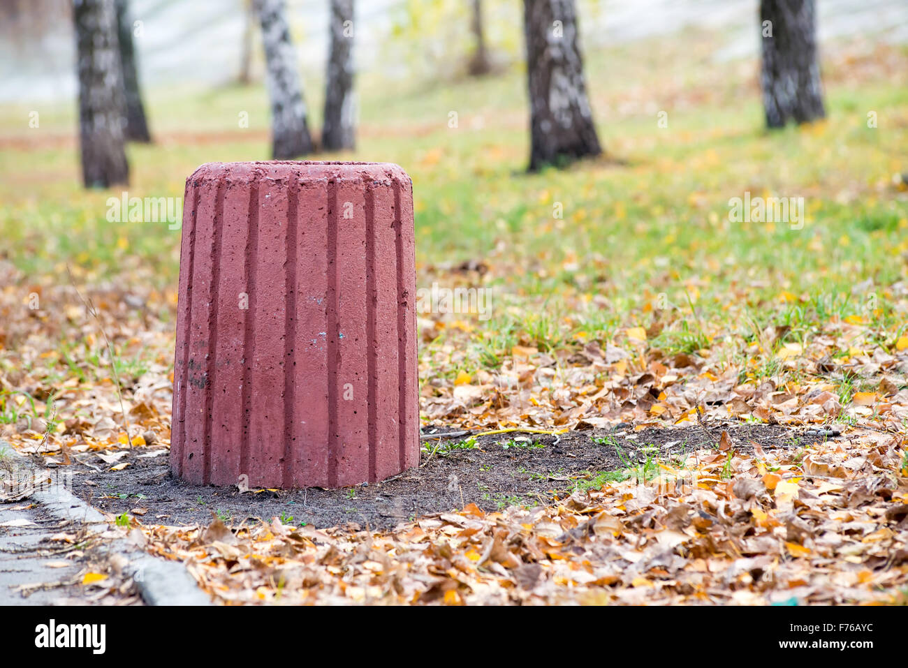 Cement rubbish bin hi-res stock photography and images - Alamy