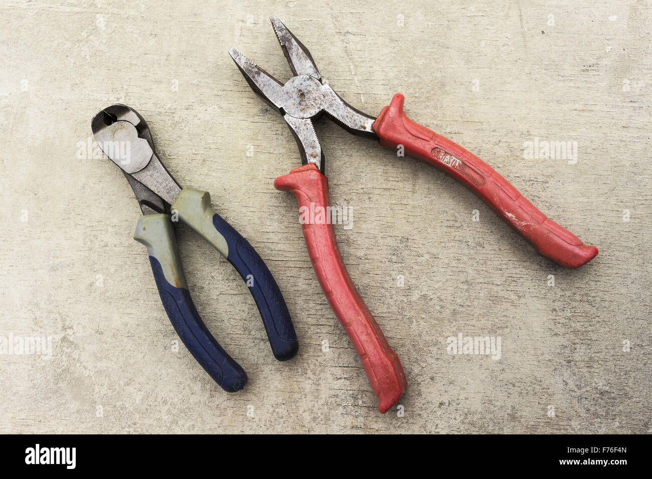 Pliers on a grunge background Stock Photo - Alamy