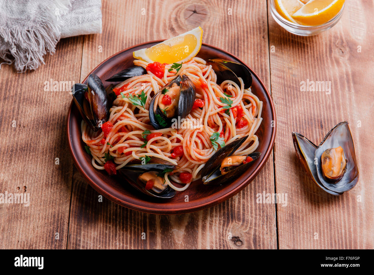 spaghetti with mussels oyster in tomato sauce Stock Photo - Alamy