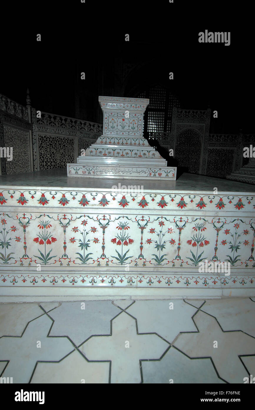 Taj mahal floral design hi-res stock photography and images - Alamy