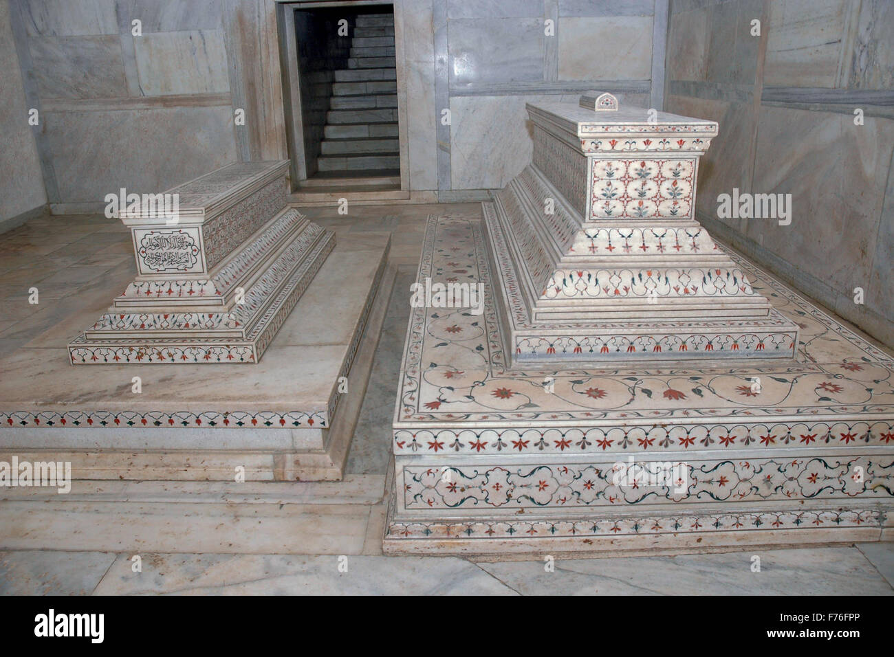 Cenotaph of Shah Jahan and Mumtaz Mahal in Taj Mahal basement, Agra ...