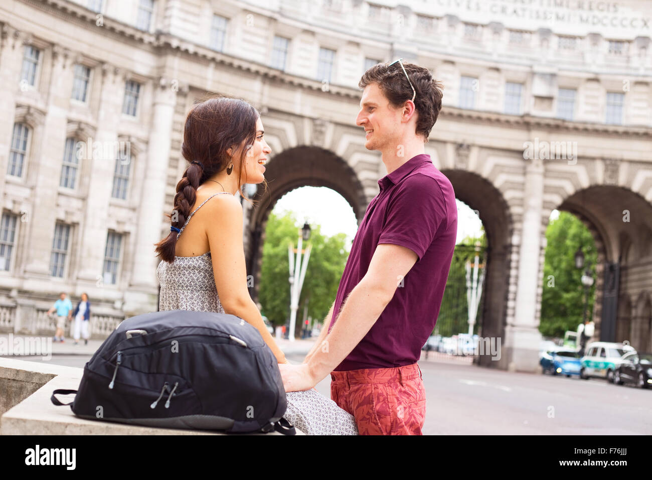 Couple sightseeing london hi-res stock photography and images - Alamy