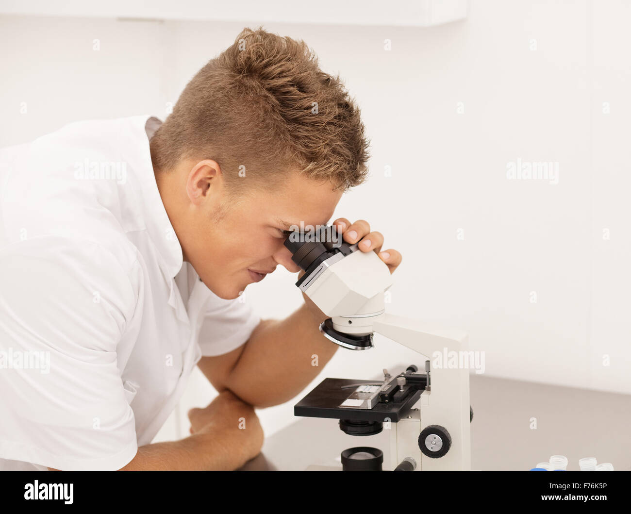 Stereo microscope hi-res stock photography and images - Alamy