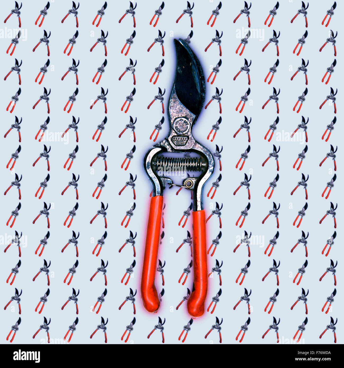 Rusty garden scissors hi-res stock photography and images - Alamy