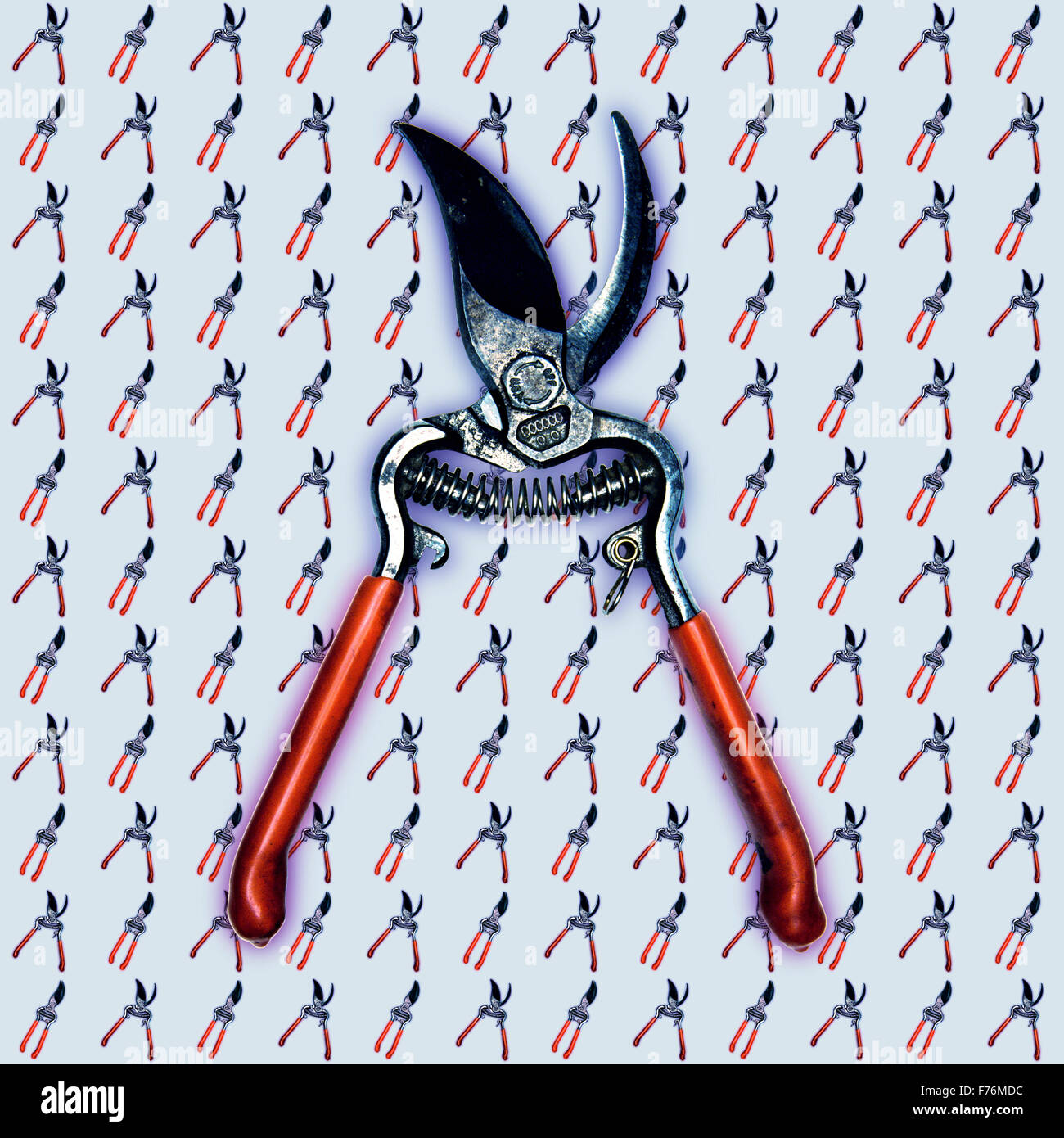 Rusty garden scissors hi-res stock photography and images - Alamy