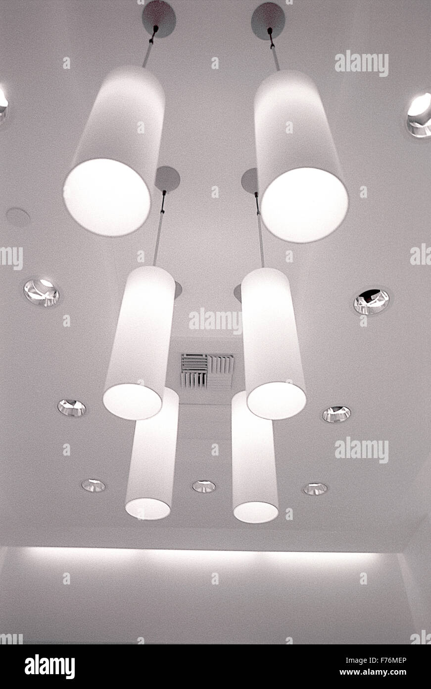 Hanging light fixtures hi-res stock photography and images - Alamy