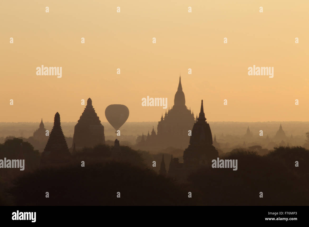 Hot air balloons over Bagan Stock Photo - Alamy